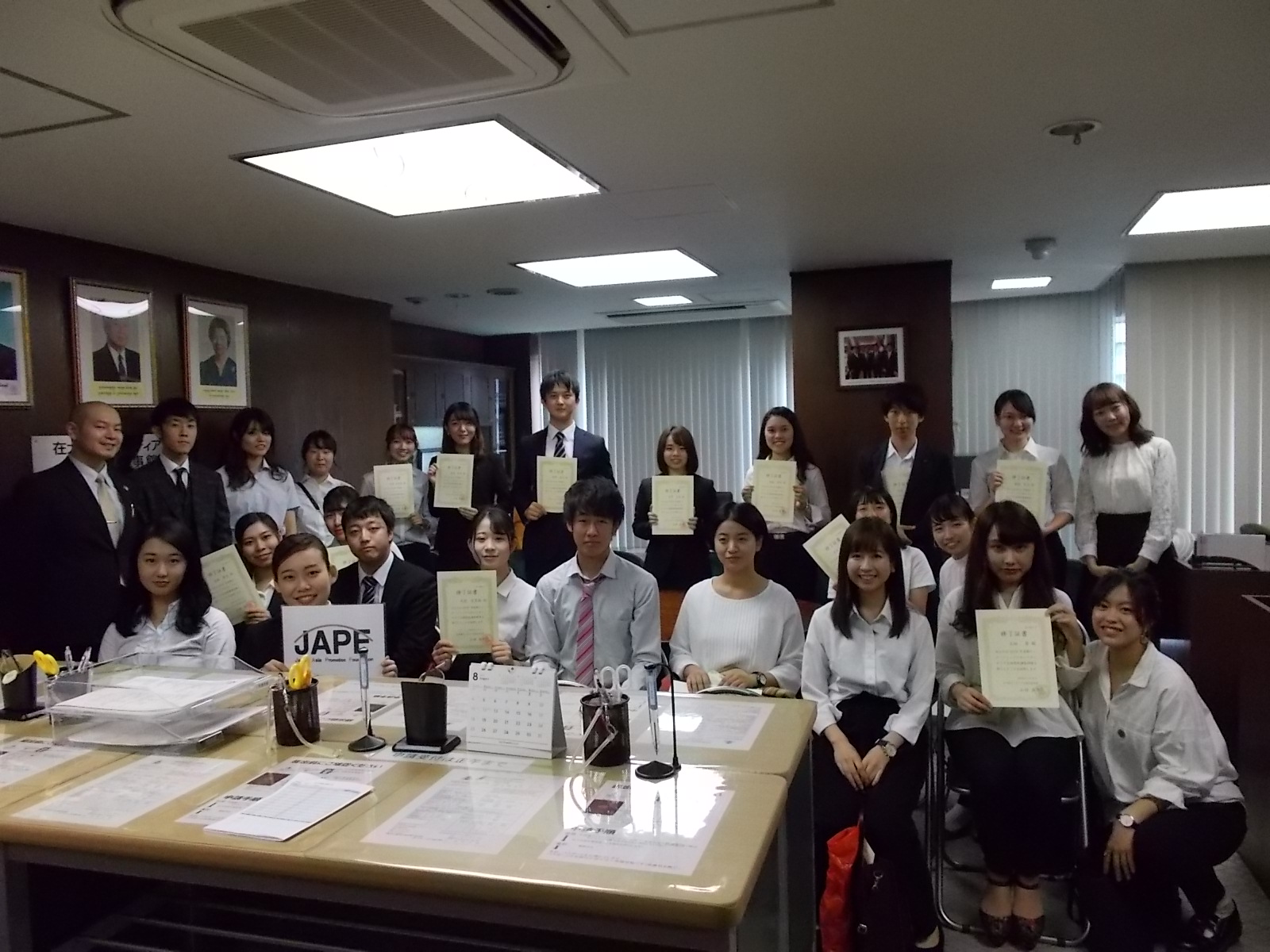 当館が協力しているJAPFの2019年度夏期インターンシップの修了式が当館で行われました。 | 在大阪カンボディア王国名誉領事館