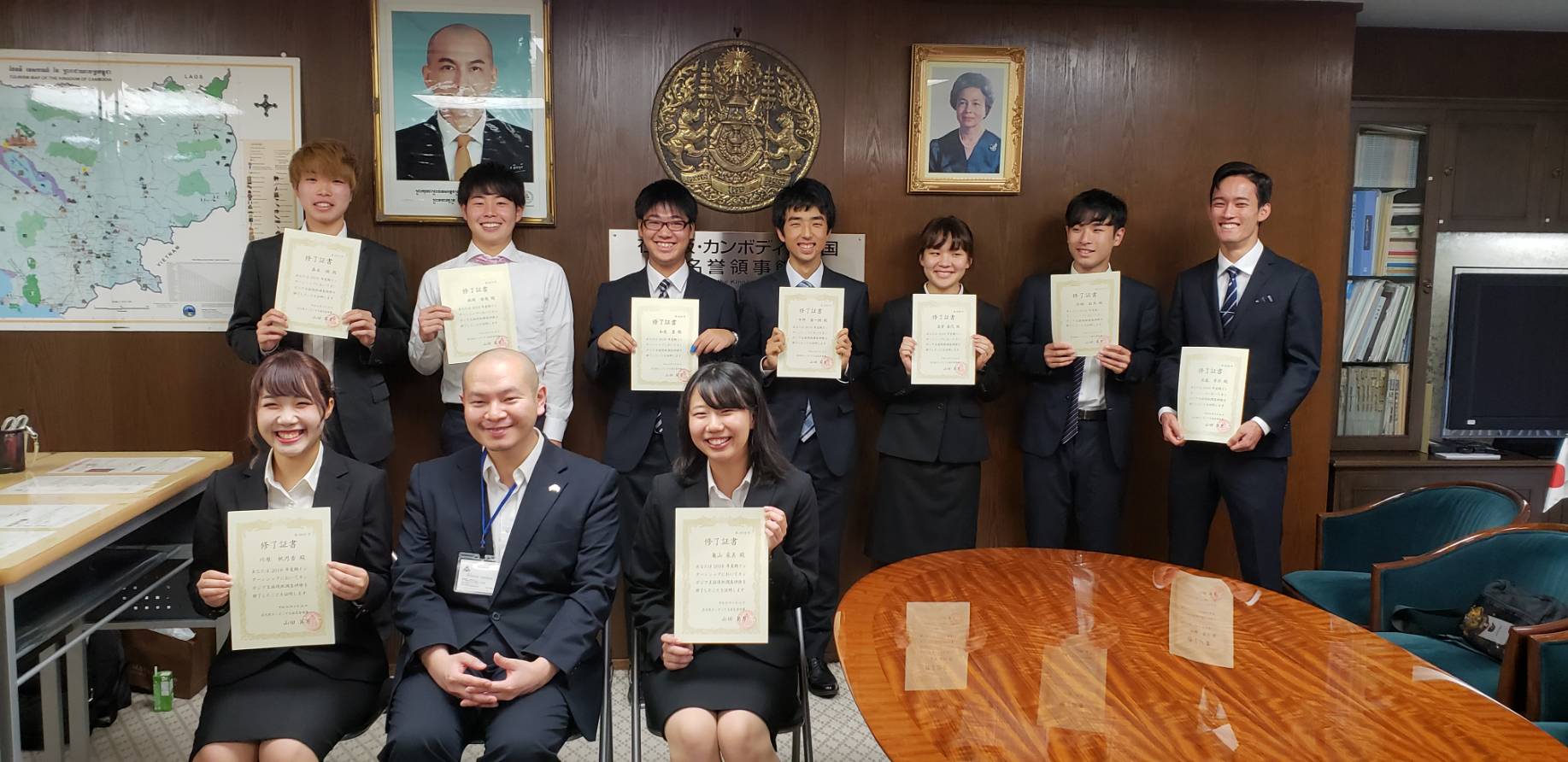 当館が協力しているJAPFの2018年度夏期インターンシップの修了式が当館で行われました。 | 在大阪カンボディア王国名誉領事館