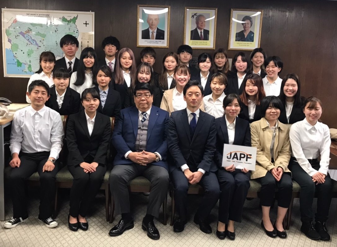 JAPF春期インターンシップの修了式が当館にて行われました | 在大阪カンボディア王国名誉領事館